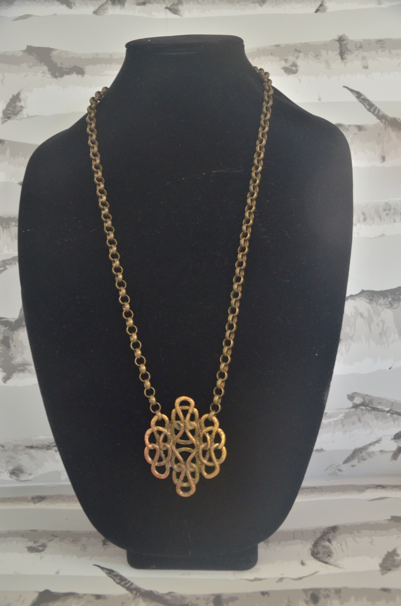 Gold Chain Necklace with Emblem – Curvy Encore